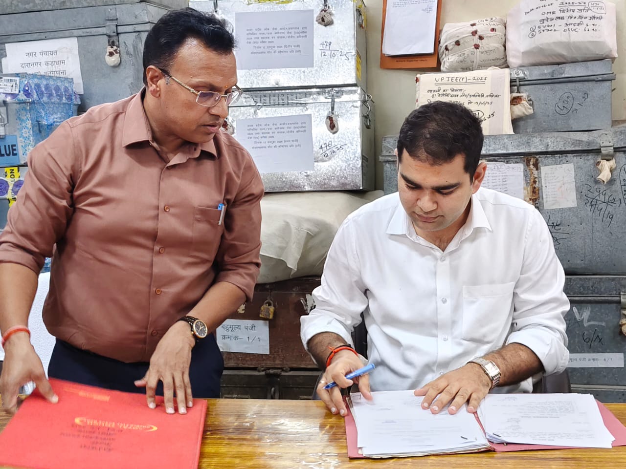 Kaushambi DM performed darshan and worship at Mata Shitala Dham