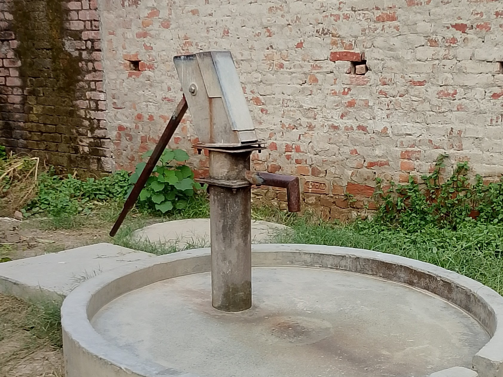 Government tube well in Munshi Purva is out of order