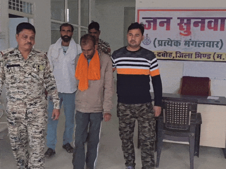 Dispute over a pouch sparked deadly unrest in Bhind: Clash escalated ...