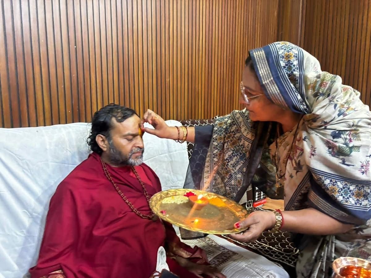 Saint Uttam Swami reached Dhamnod | धामनोद पहुंचे संत उत्तम स्वामी ...