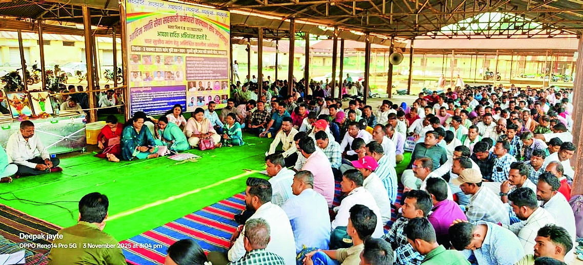 Workers and computer operators associated with the paddy procurement ...
