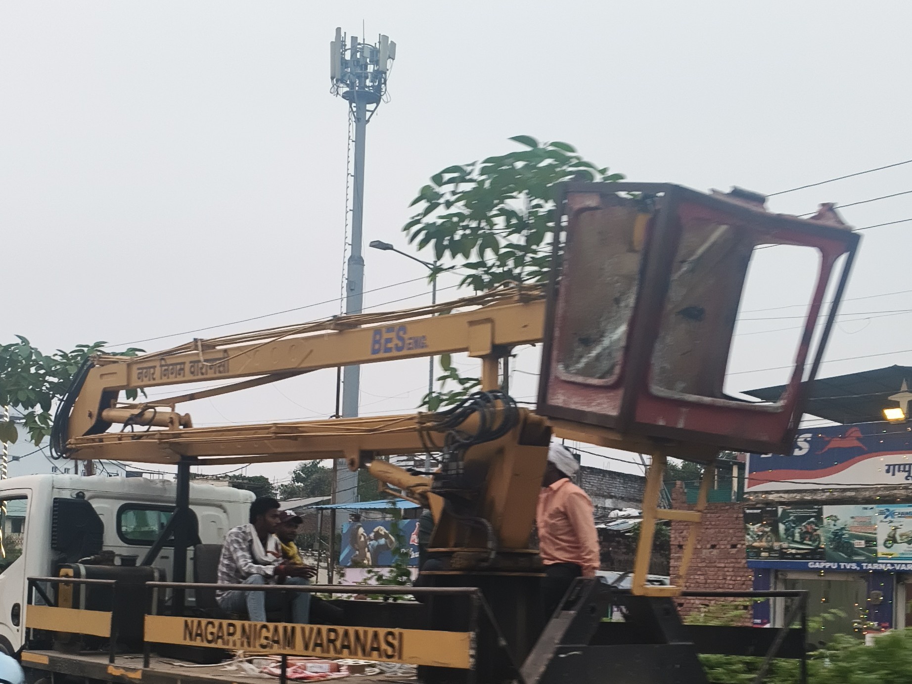 Repair of faulty streetlights begins in Varanasi