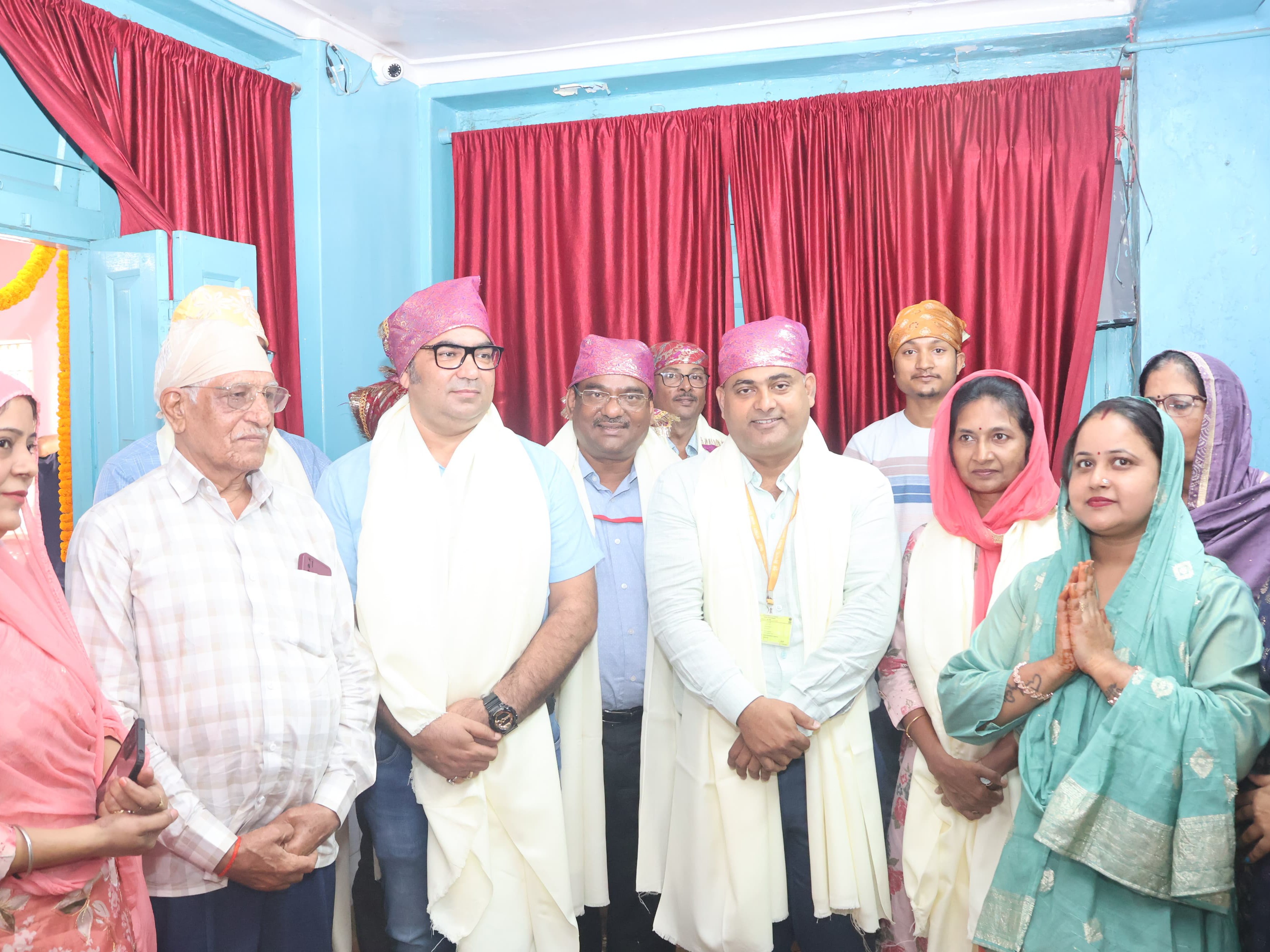 Lakhisarai DM along with observers paid obeisance at the Gurudwara ...