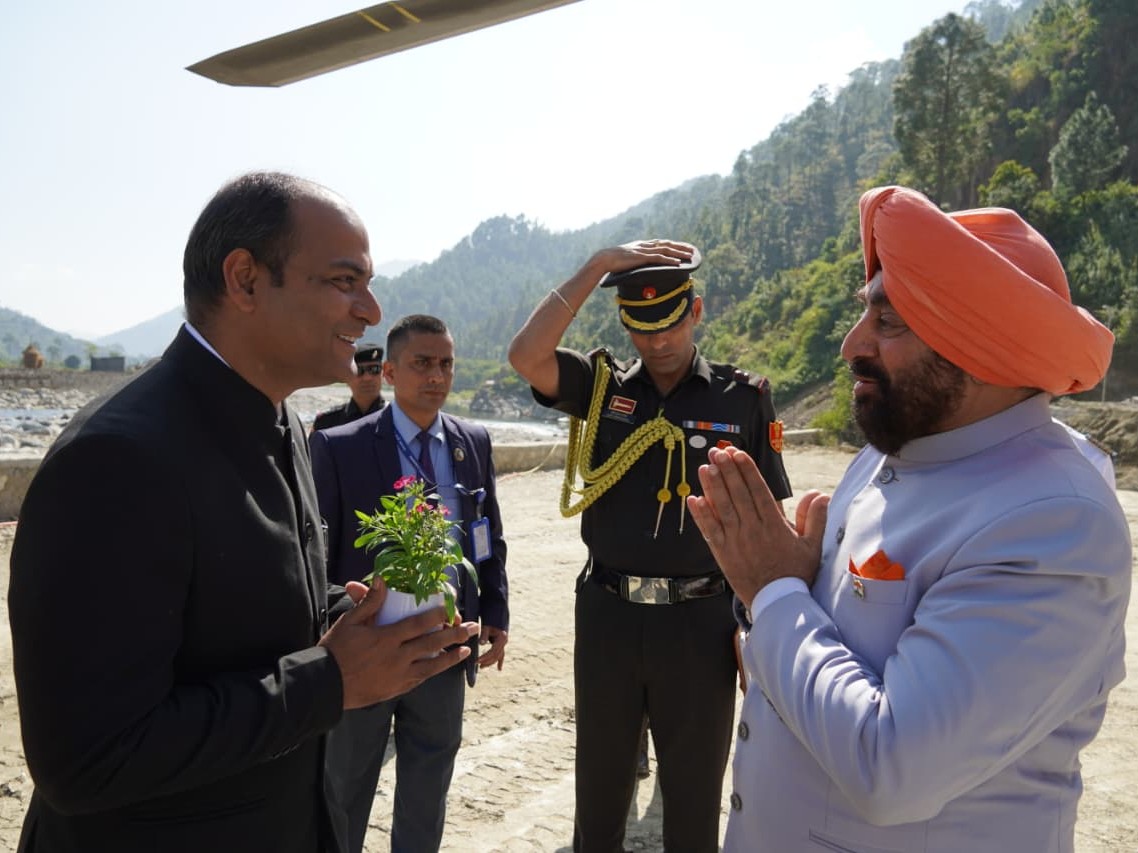 Governor Gurmeet Singh paid obeisance at Reetha Sahib | राज्यपाल गुरमीत ...