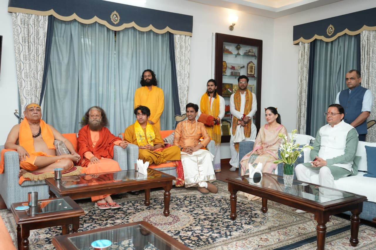 CM Dhami Meet Jaya Kishori Pt. Dhirendra Shastri-Kumar Vishwas Gadguru Shankaracharya ...
