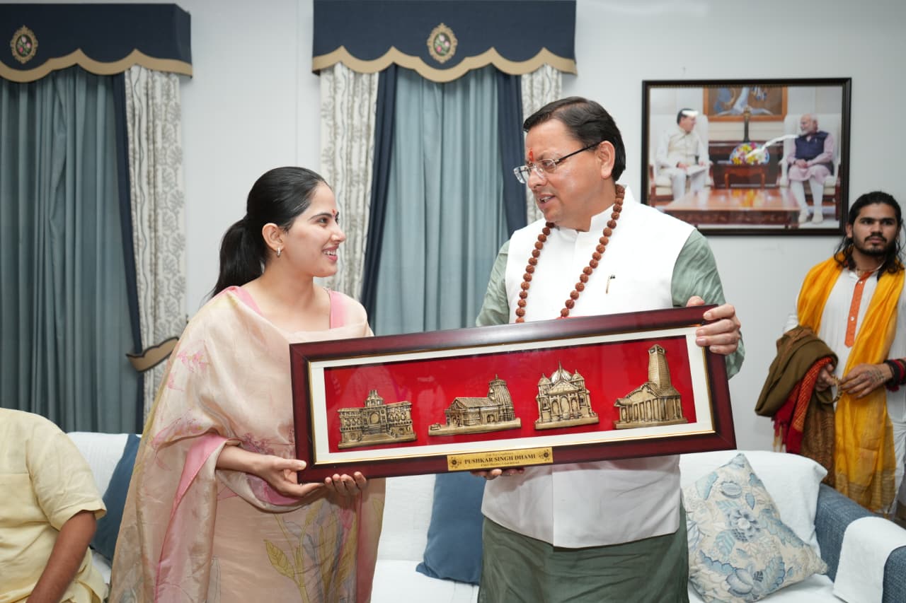 CM Dhami Meet Jaya Kishori Pt. Dhirendra Shastri-Kumar Vishwas Gadguru Shankaracharya ...