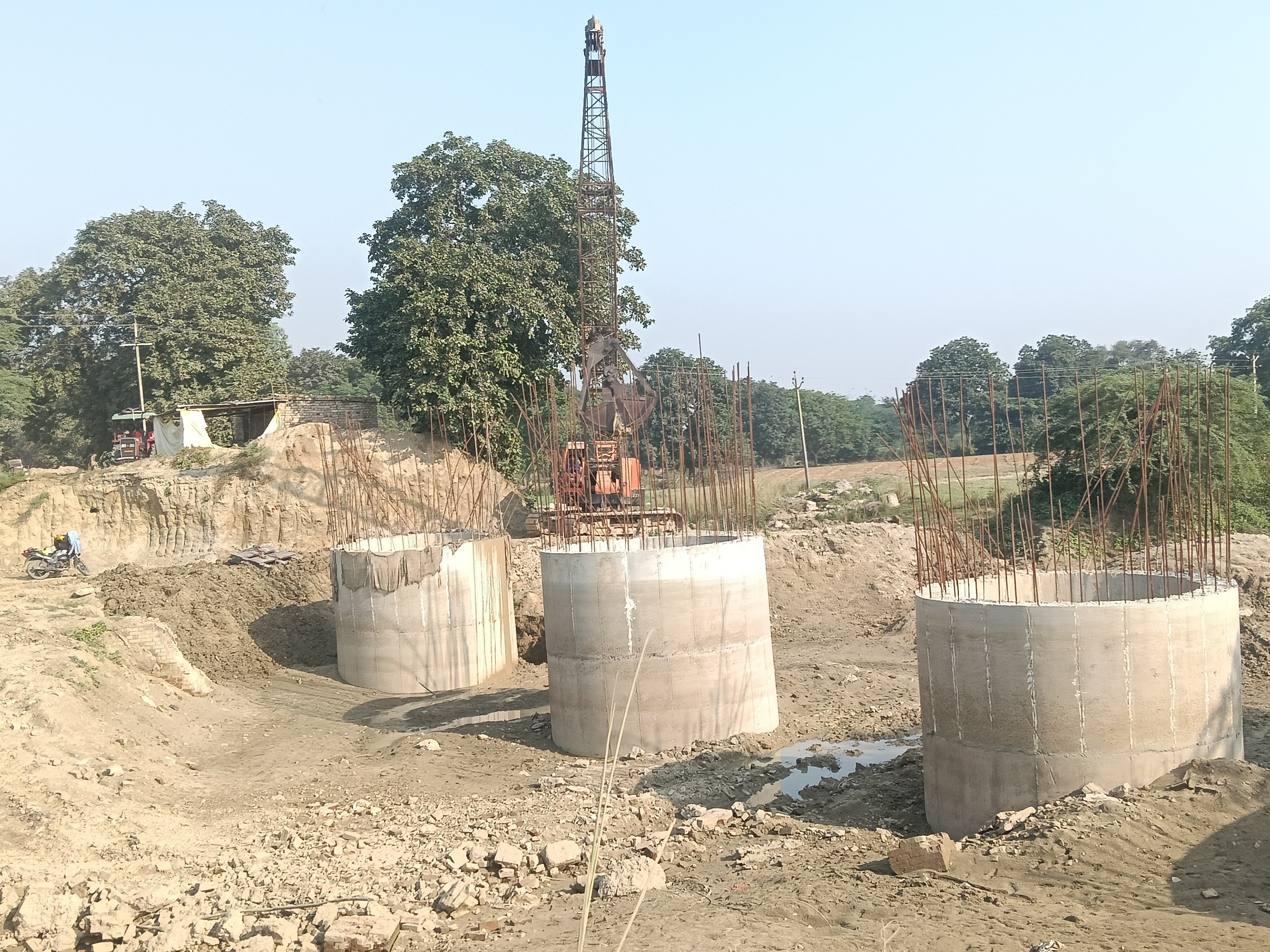 Construction of Naiya Nala bridge on Inhauna road begins | इन्हौना ...