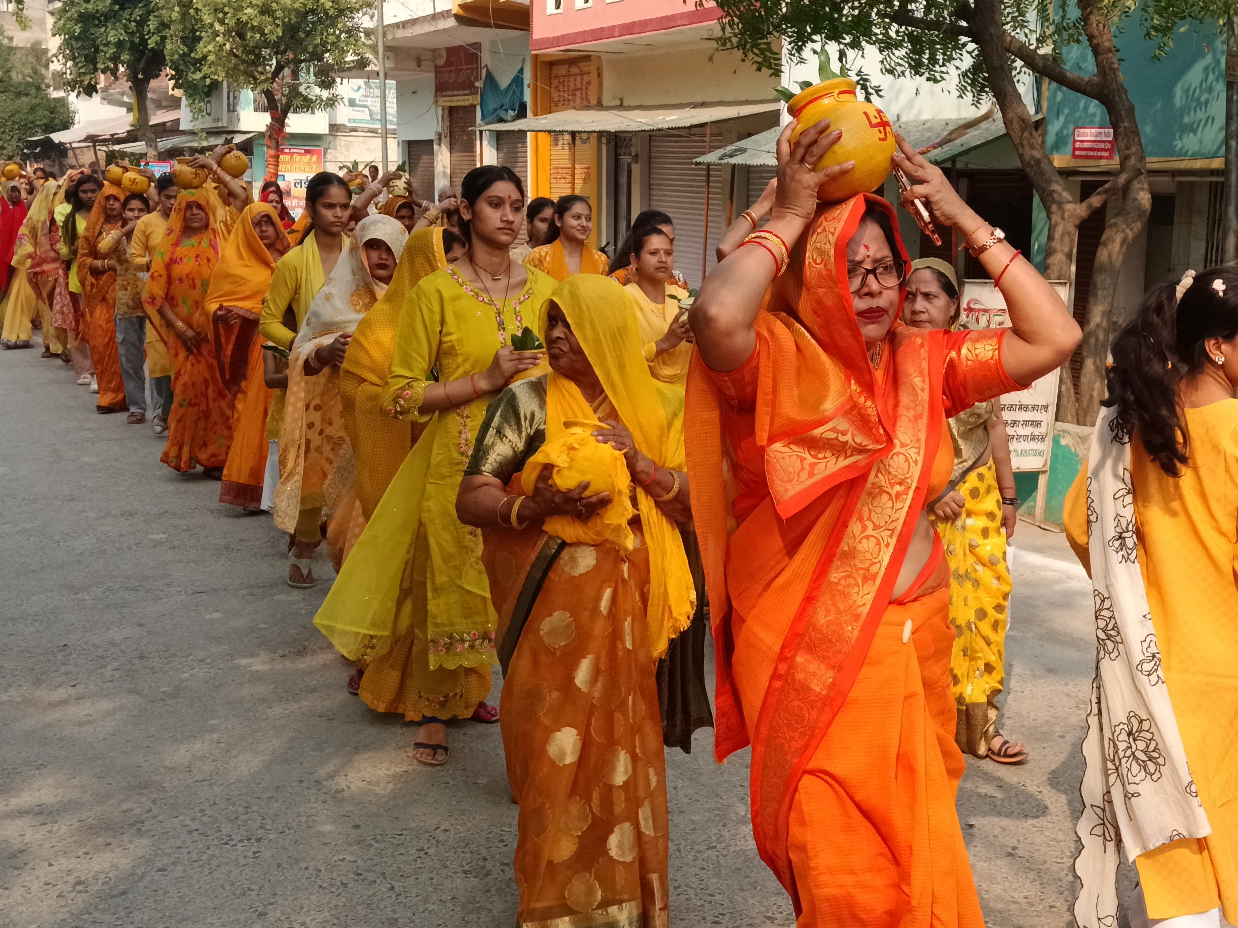 Kalash Yatra started in Achhalda | अछल्दा में निकली कलश यात्रा: 51 ...