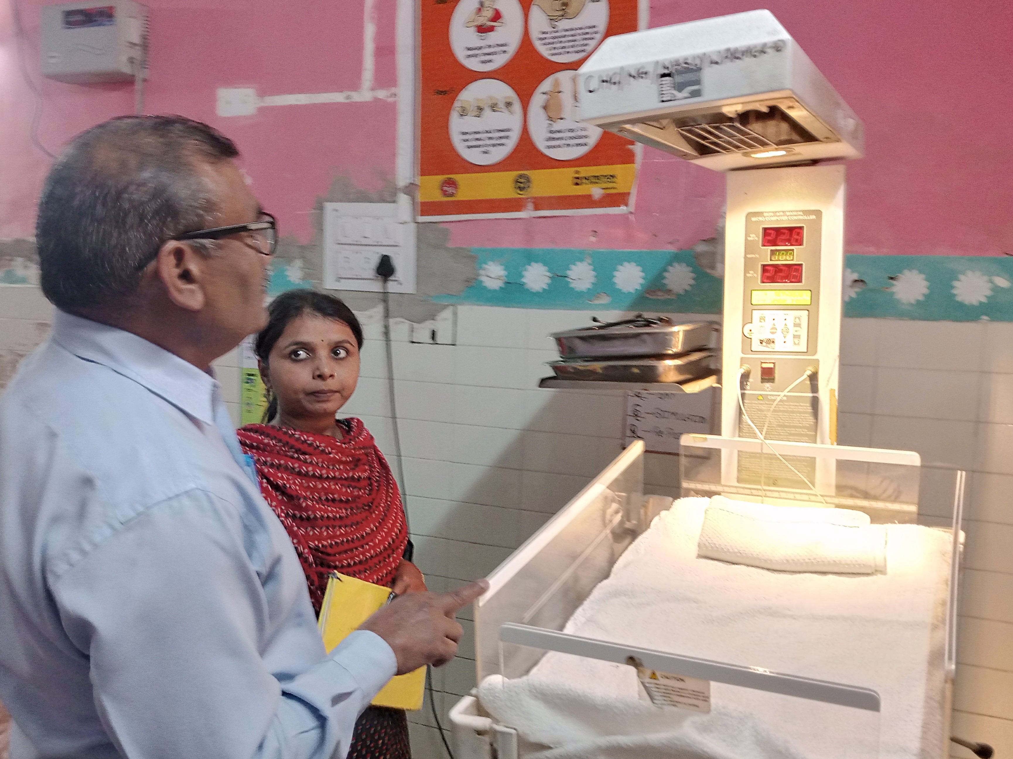 ACMO gave instructions to improve health facilities | एसीएमओ ने ...