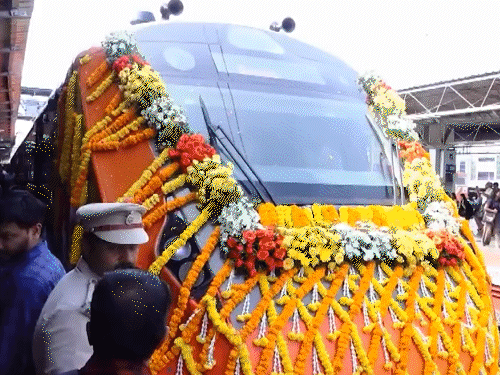 RSS song sung at Vande Bharat inauguration; Kerala CM questions ...