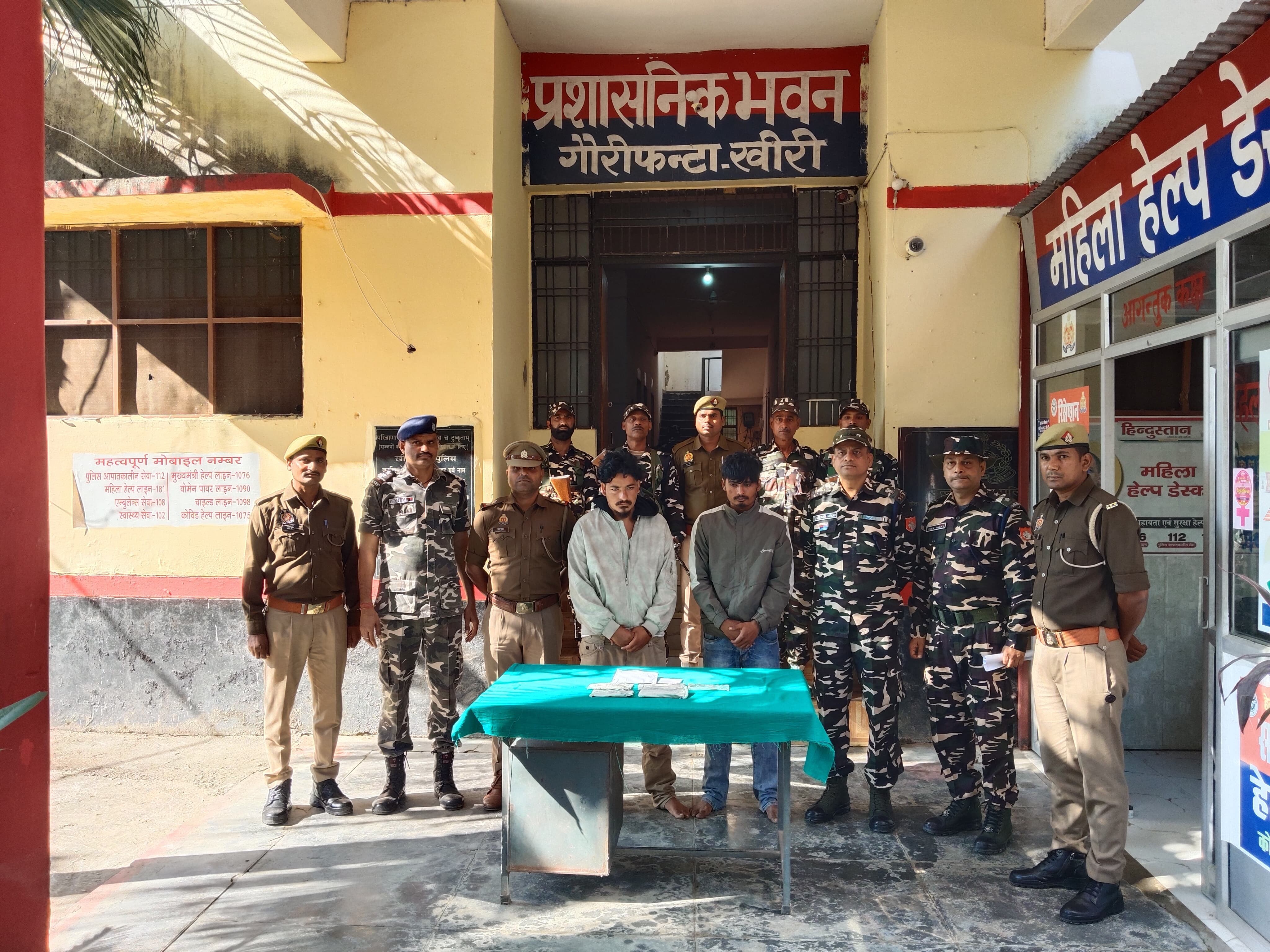 SSB caught two smugglers at Gauriphanta border in Palia. | पलिया के ...