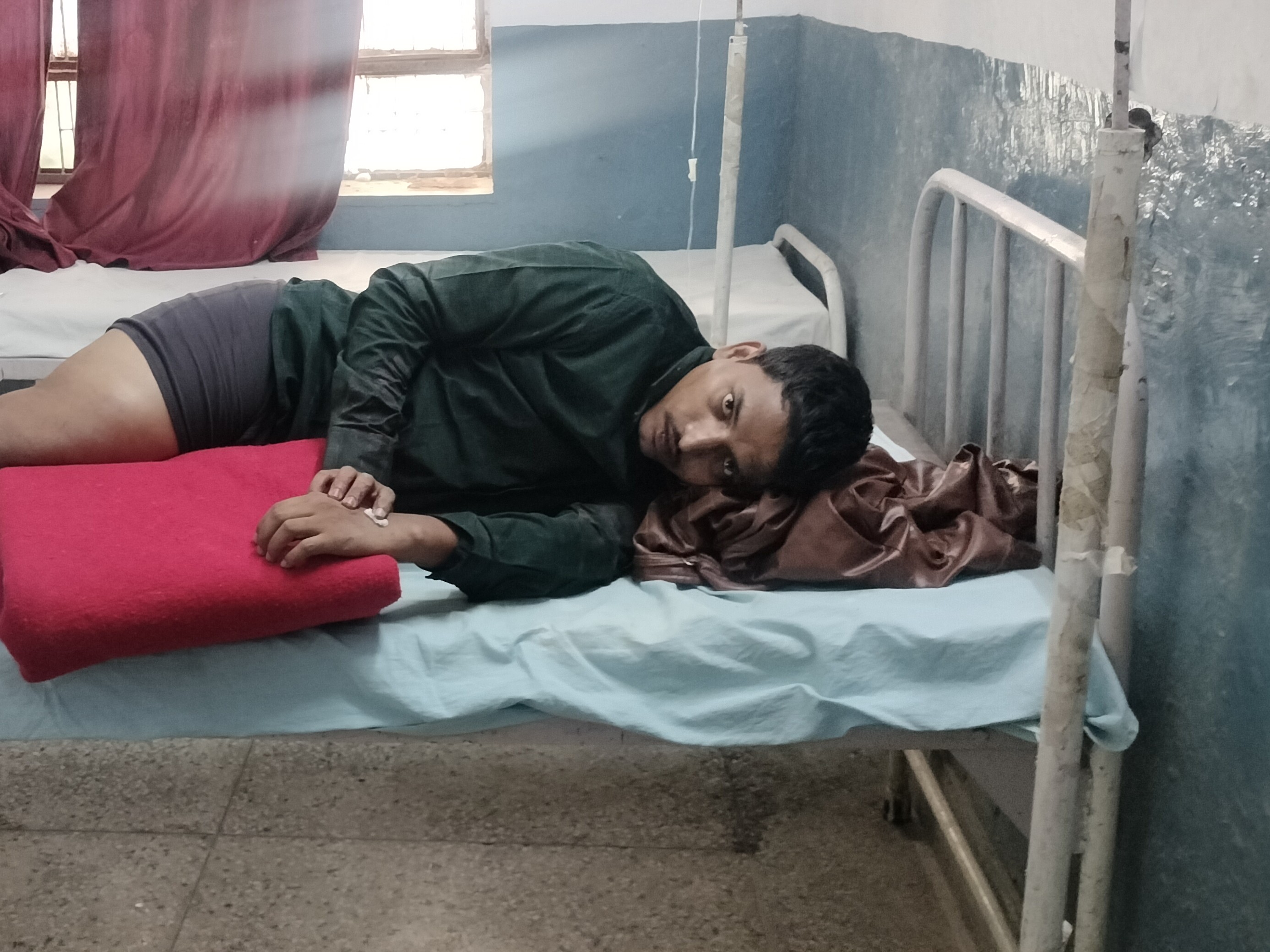 Bike collides with Nilgai in Lambhua | लम्भुआ में नीलगाय से टकराई बाइक ...