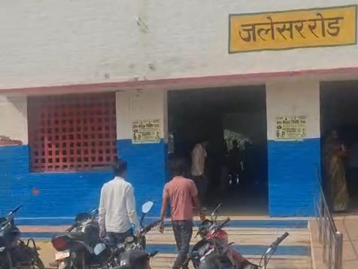 Lack of facilities at Jalesar Road station