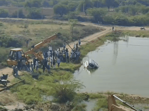 Uncontrolled Scorpio falls into Khari river in Bhilwara