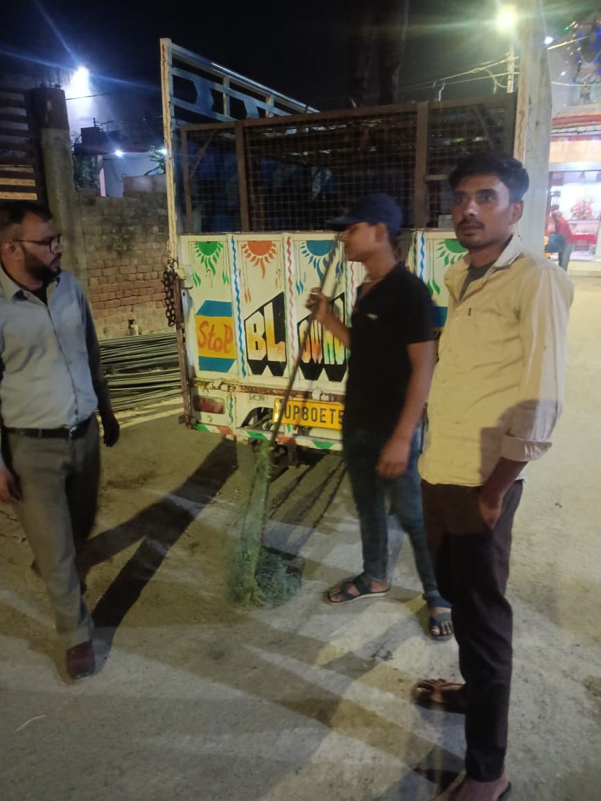 Meerut Municipal Corporation caught dogs in Ahmed Road and Shastri ...