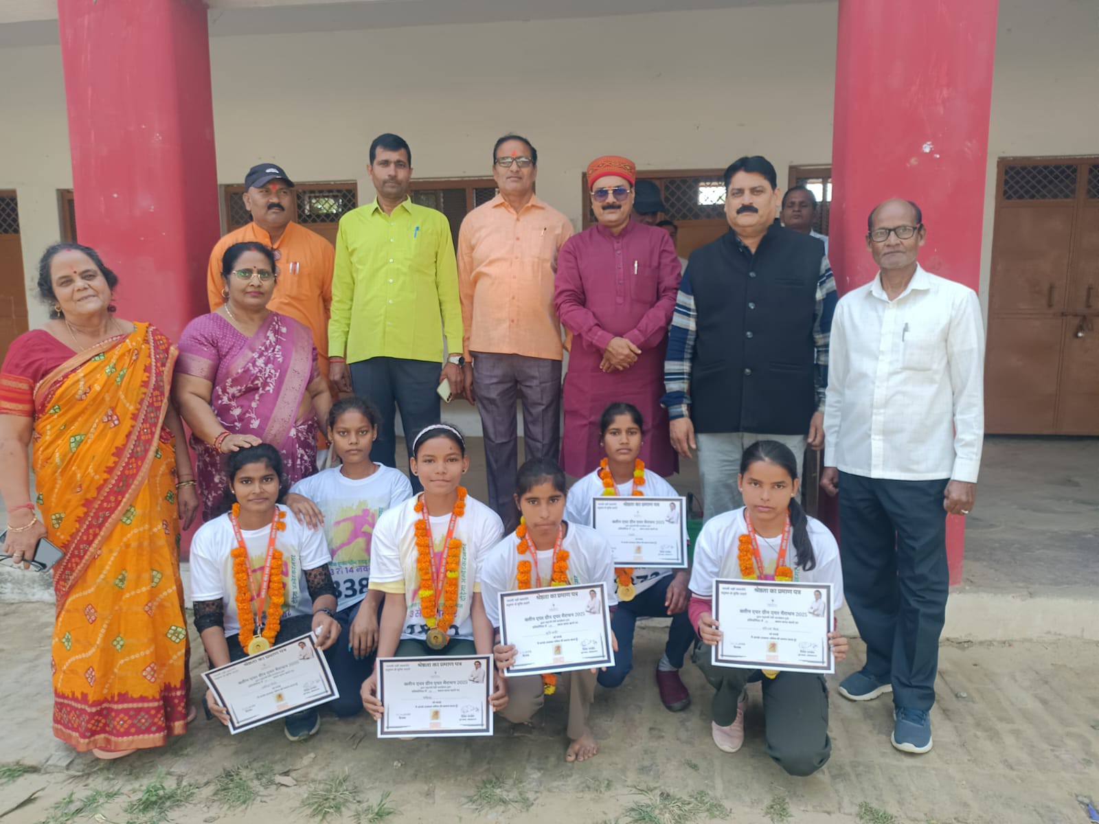 Rambali College students won medals in the marathon. | रामबली कॉलेज के ...