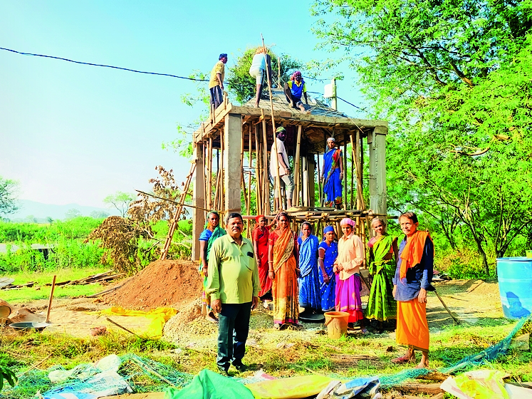 Casting work of the roof of Mahadev temple in Jagannath Ashram complex ...