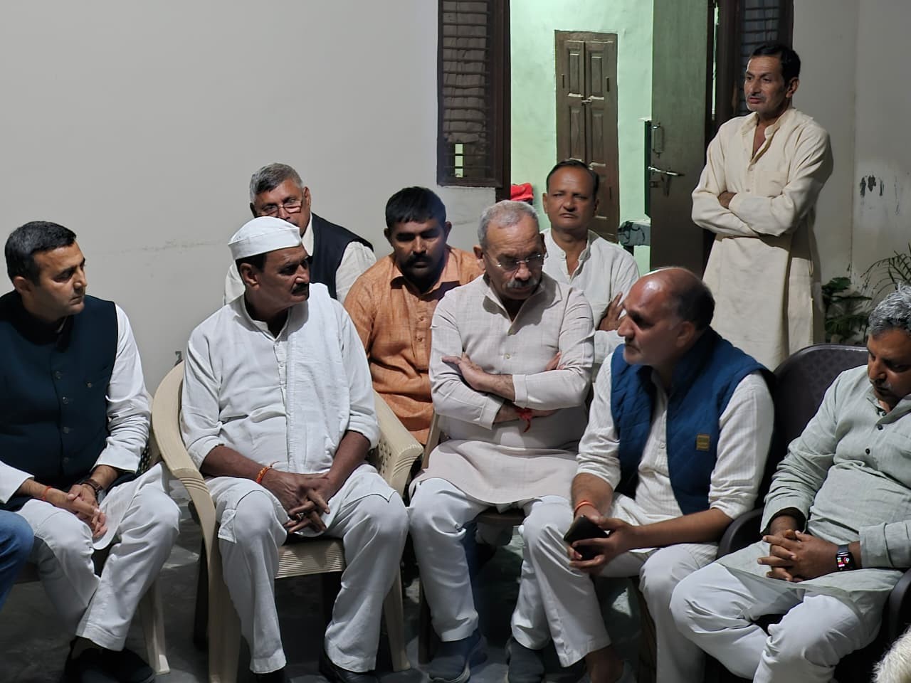 Baghpat MP consoled the victim's family | बामनौली विशु तोमर हत्याकांड ...