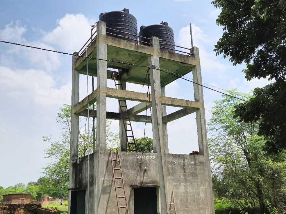 Drinking water crisis deepens in Bhola Nagar | भोला नगर में गहराया पेयजल संकट: लाखों खर्च के बाद ...