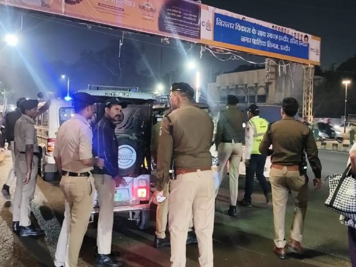 Traffic police action on 55 e-rickshaws | इंदौर में ई-रिक्शा के खिलाफ ...