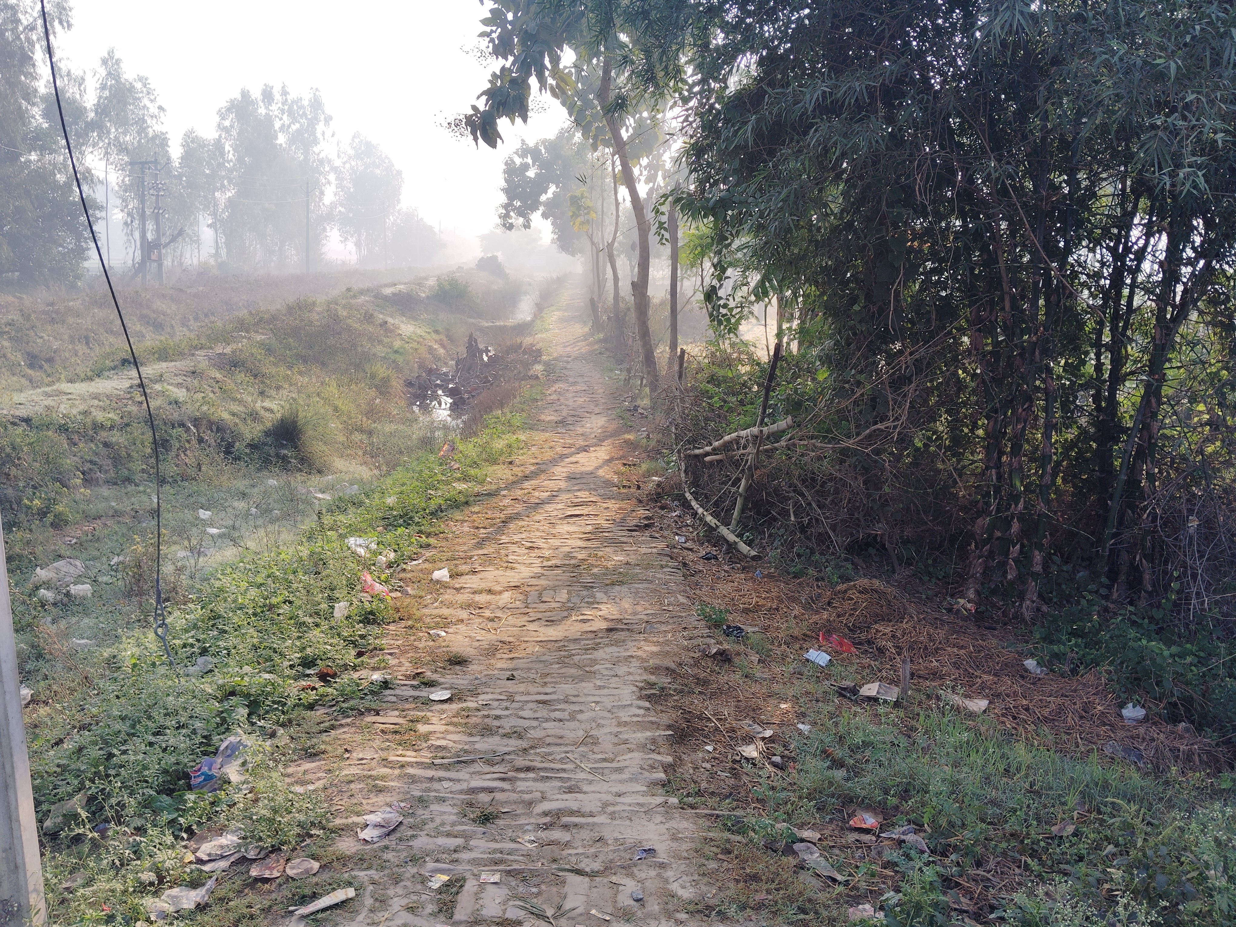 The school-temple road in Ikauna is dilapidated. | इकौना में स्कूल ...