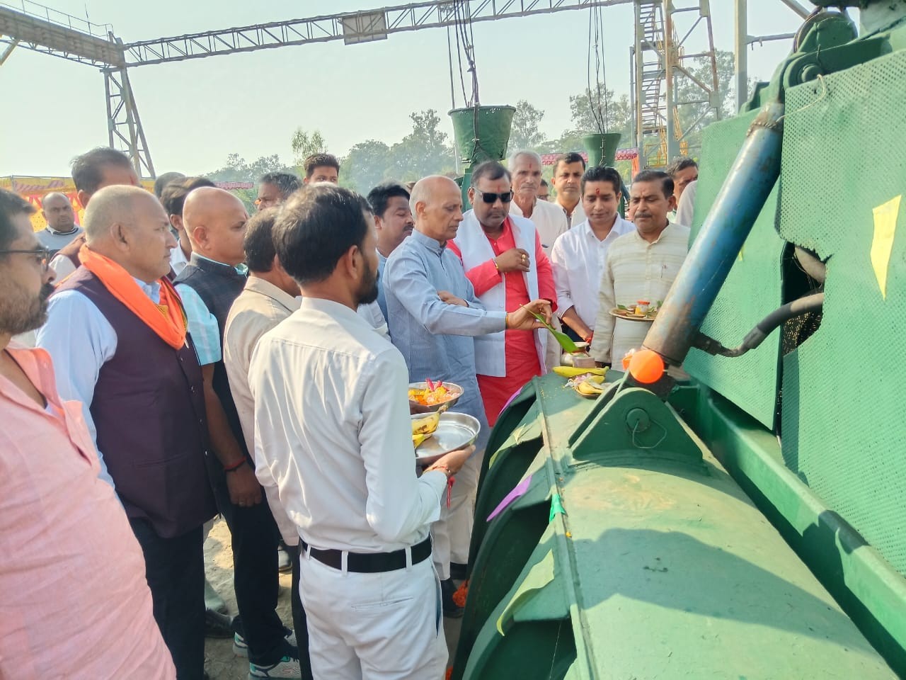 Crushing season of Pipraich sugar mill begins | पिपराइच चीनी मिल का ...