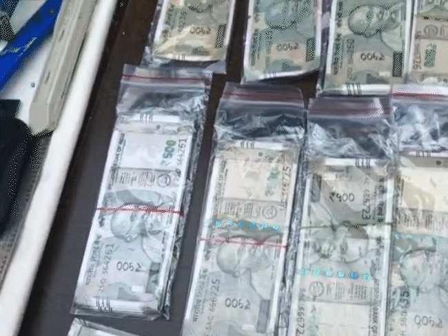 Fake notes printed at home in Bhopal: Accused with printing-press ...