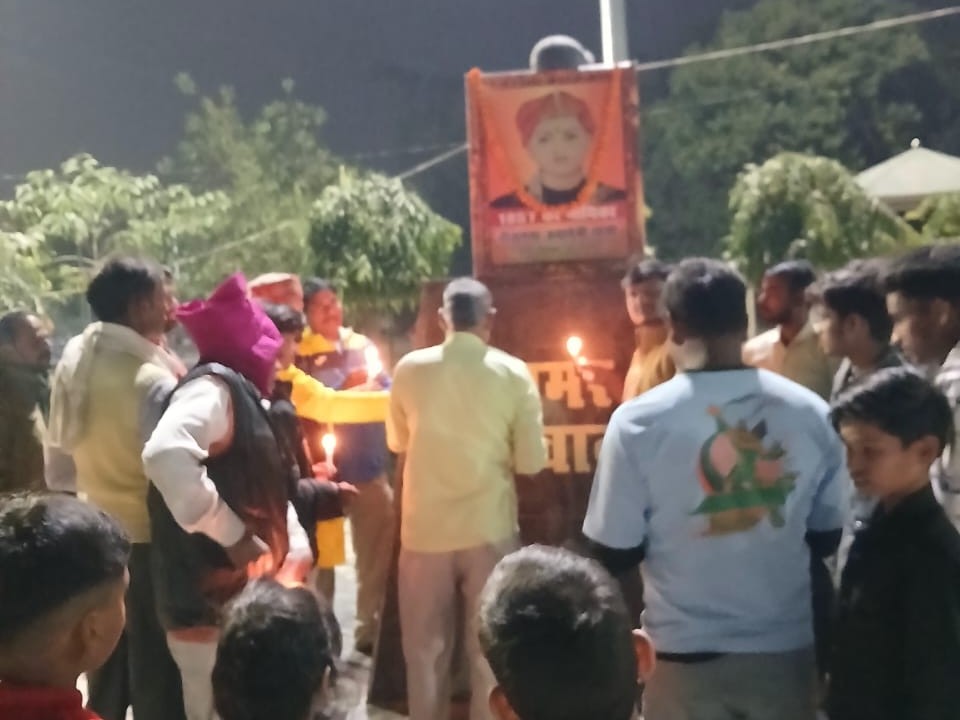 Tribute to the brave woman Uda Devi Pasi in Hardoi | हरदोई में वीरांगना ...