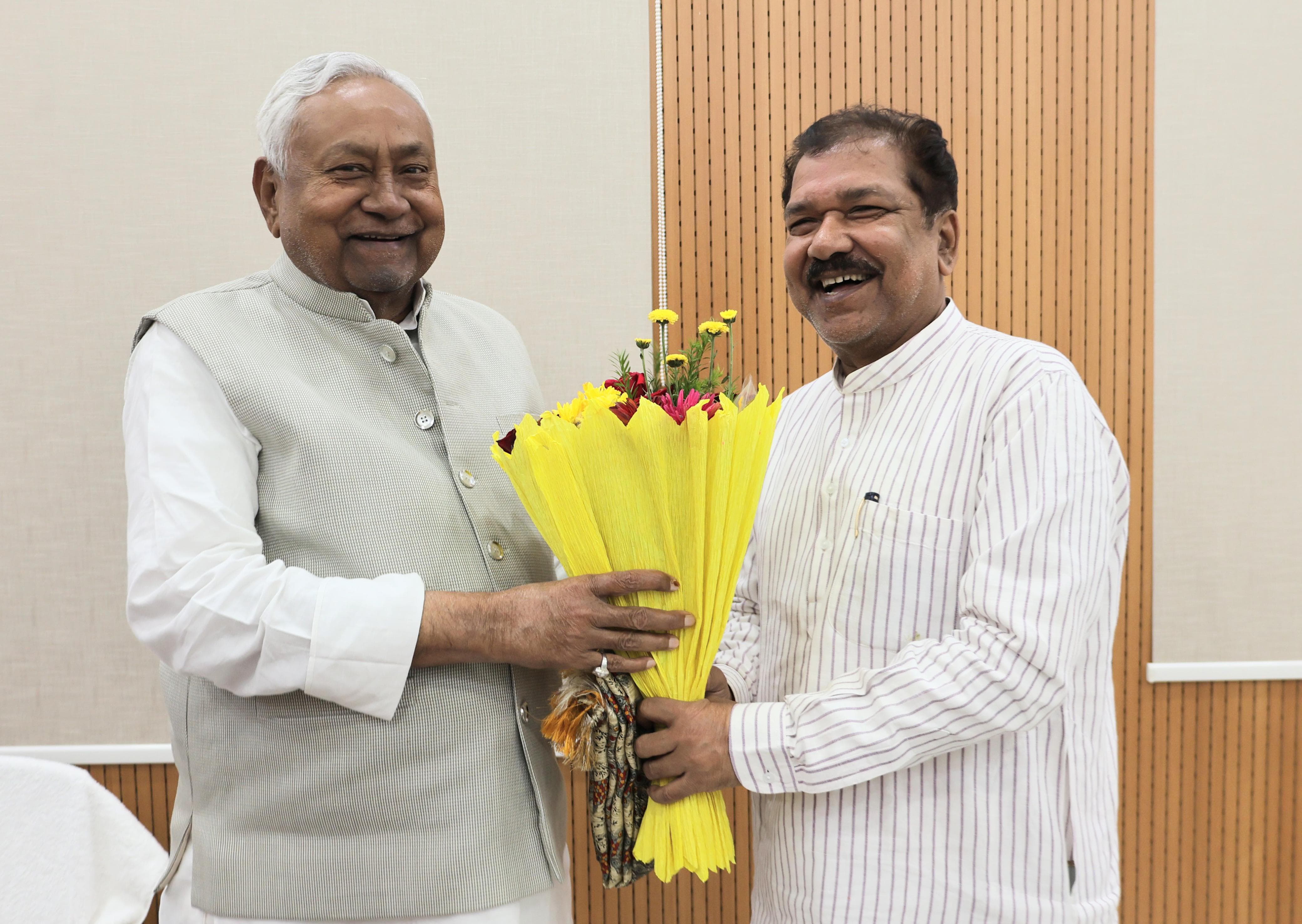 Nitish Kumar set to take CM oath for 10th time; BJP, JDU finalise ...