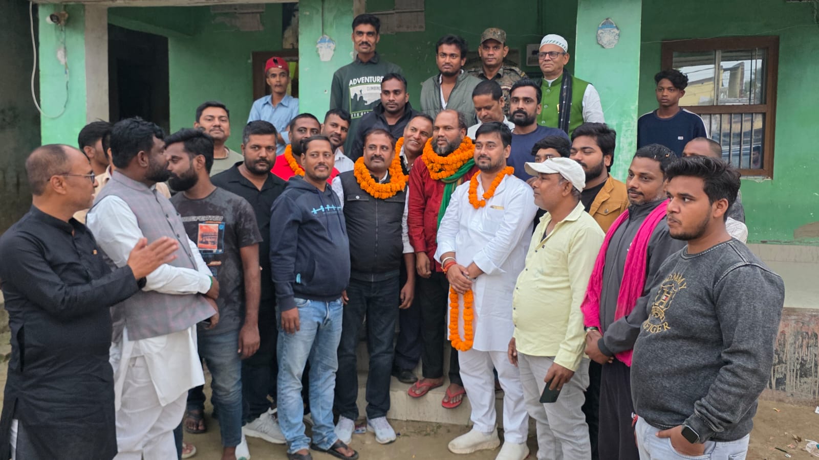 Dr. Gautam Krishna, who left the post of BDO and became MLA, was welcomed. | बीडीओ की कुर्सी ...