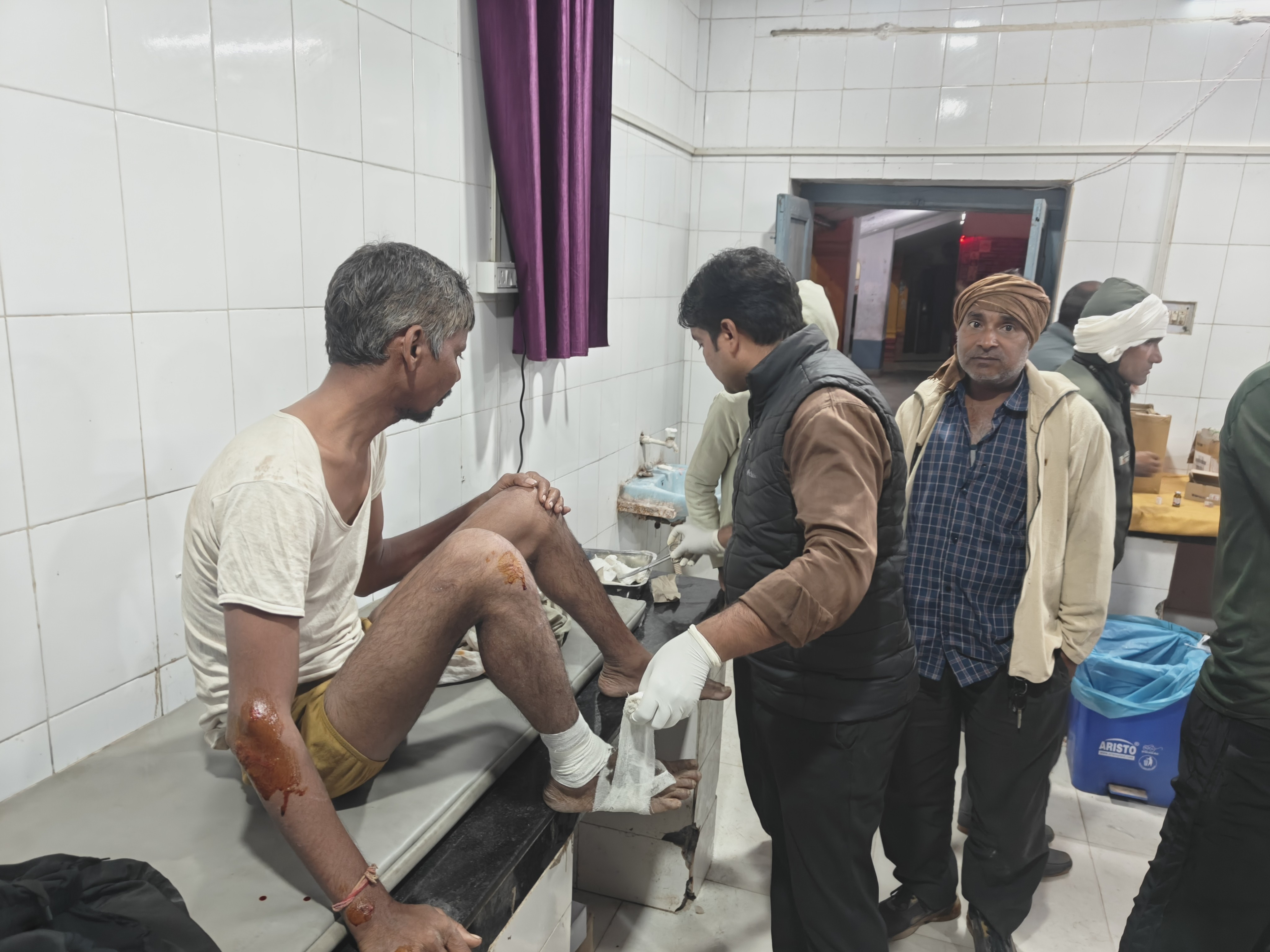 A speeding car hit a bike in Nadbai. | नदबई में तेज रफ्तार कार ने बाइक को टक्कर मारी: दो लोग ...