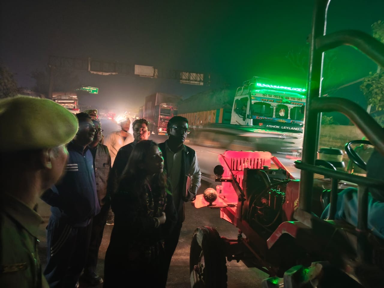 DM Baghpat got the truck stopped at Niwada outpost.