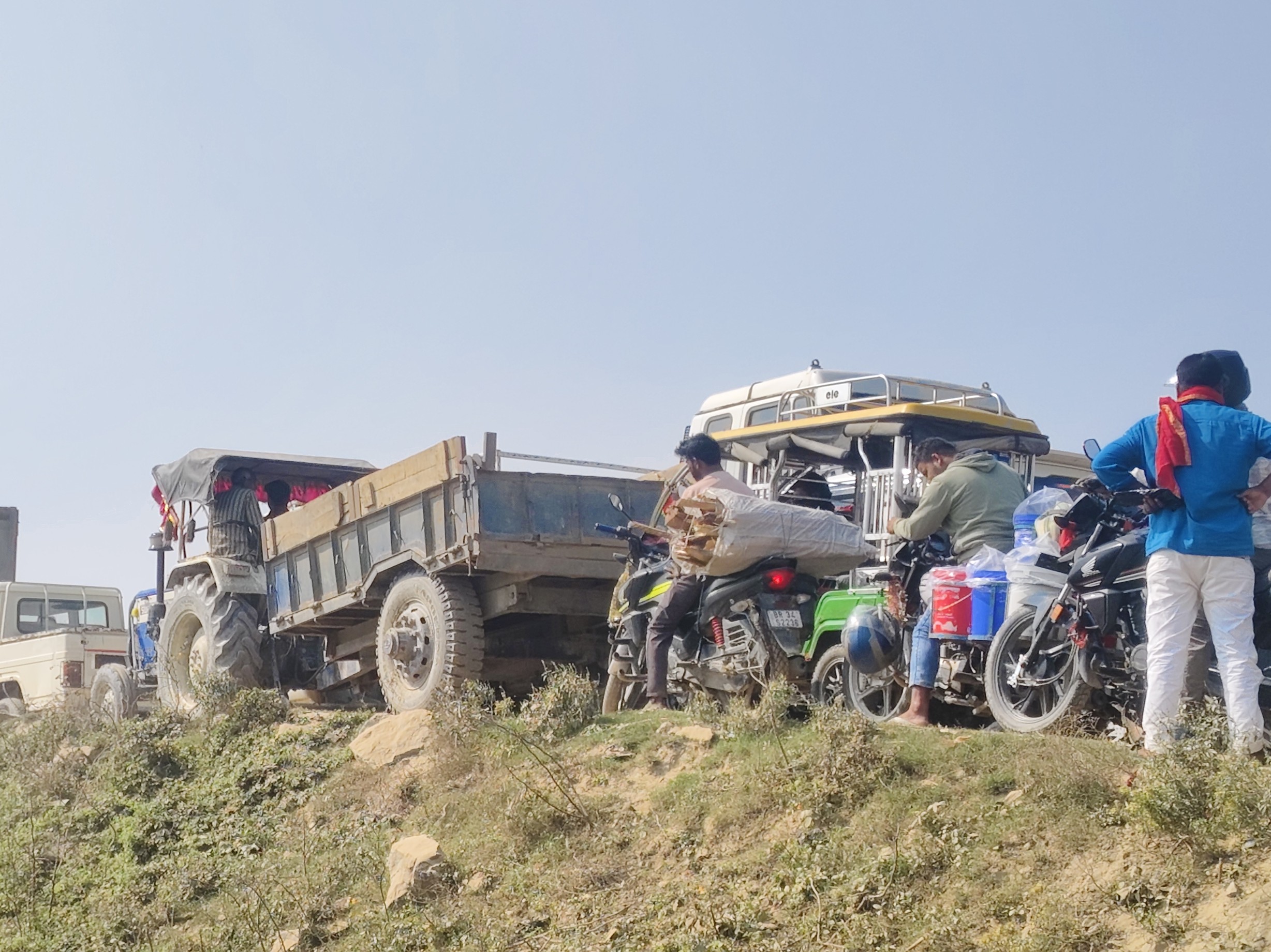 Traffic jam on the way to Katyayani temple in Mansi | मानसी में ...