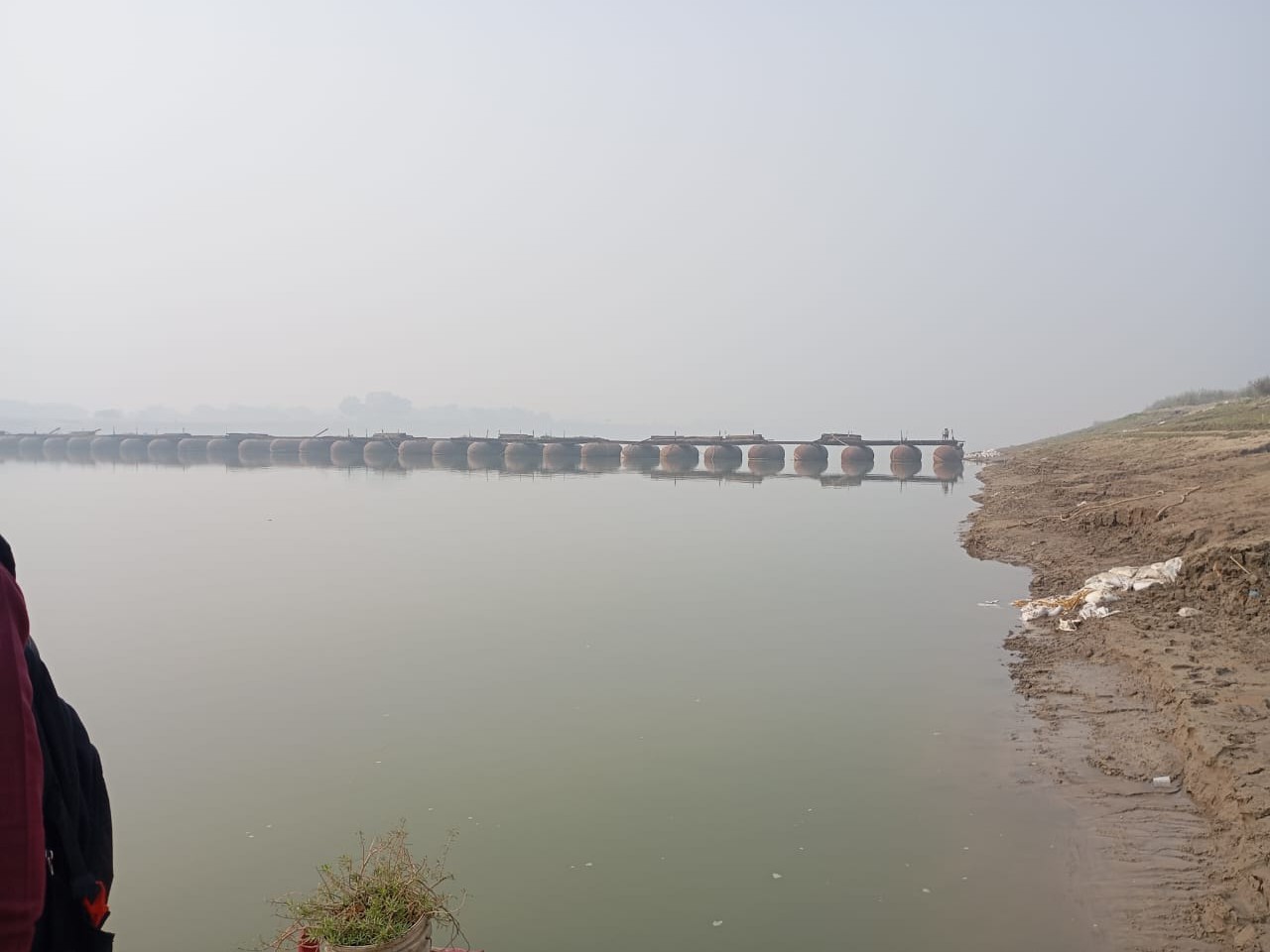 Construction of a pontoon bridge over the Ganga River in Sitamarhi