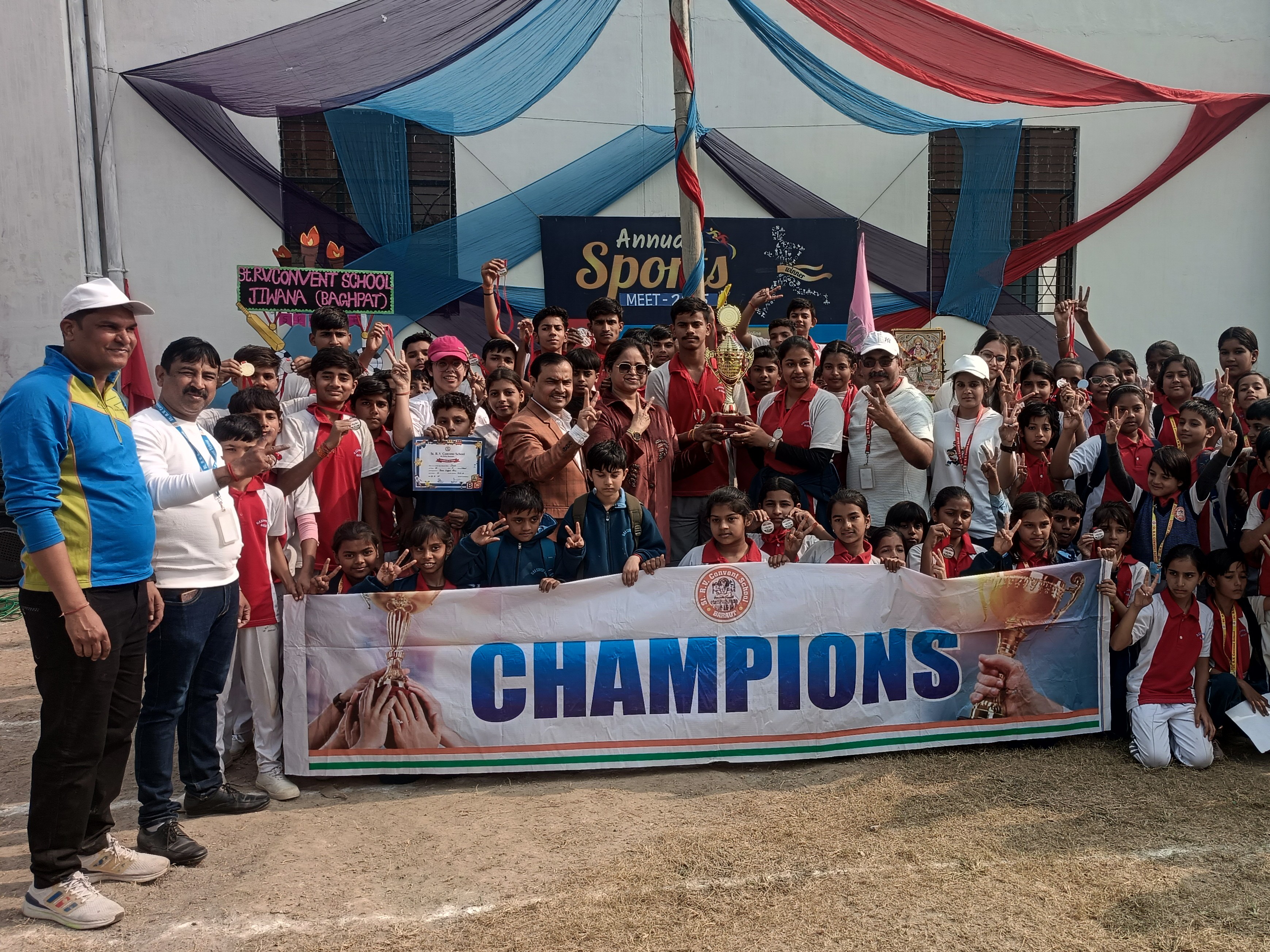 Colourful closing ceremony of school sports in Baghpat | बागपत में ...
