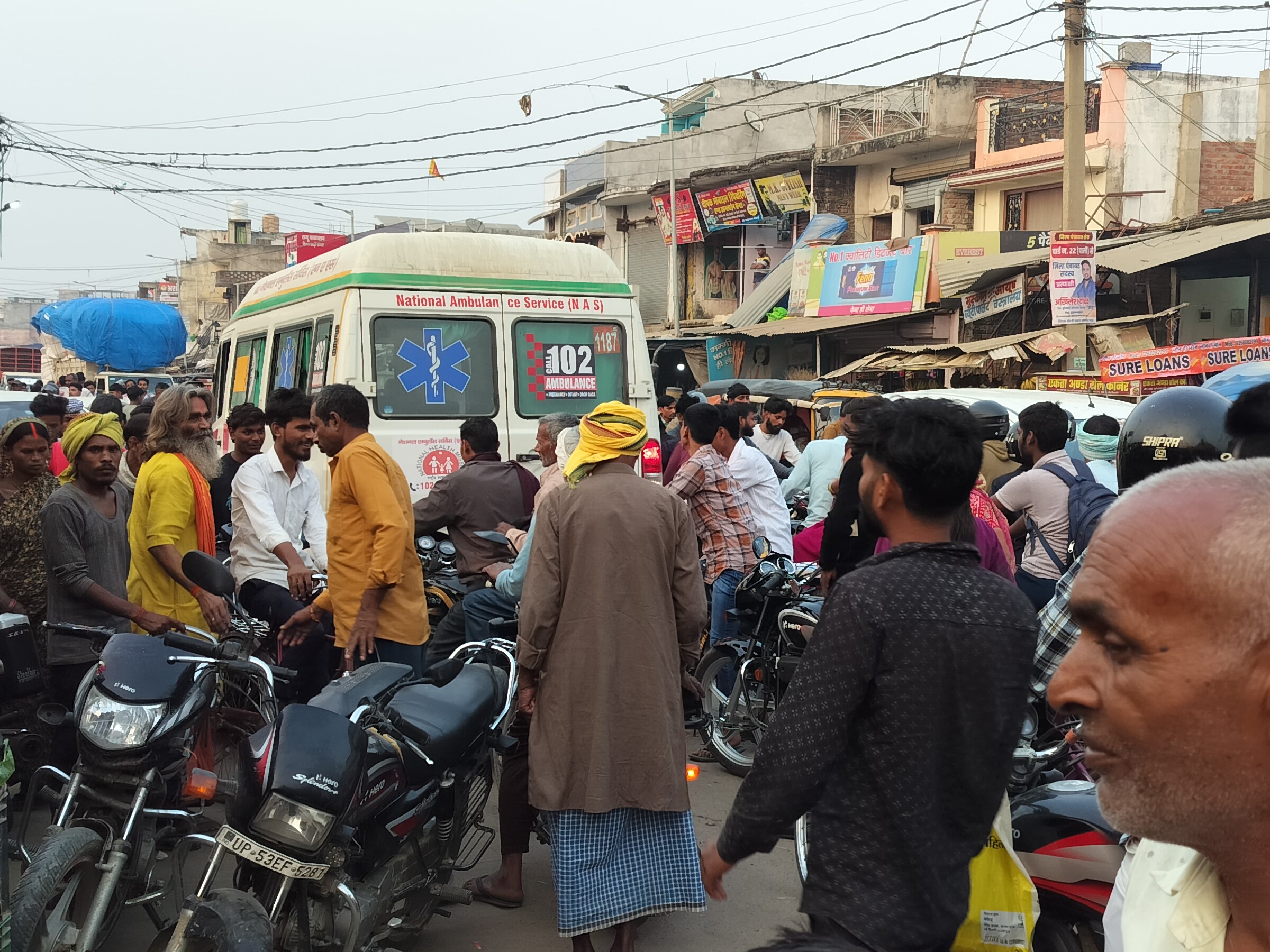 Heavy traffic jam in Ghaghsara market, encroachment is the main reason
