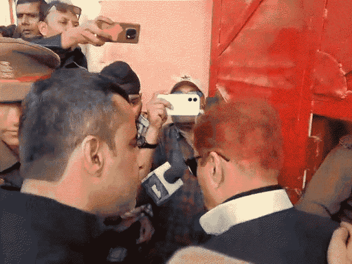 Azam Khan’s health worsens in Rampur jail Faces breathing difficulty ...