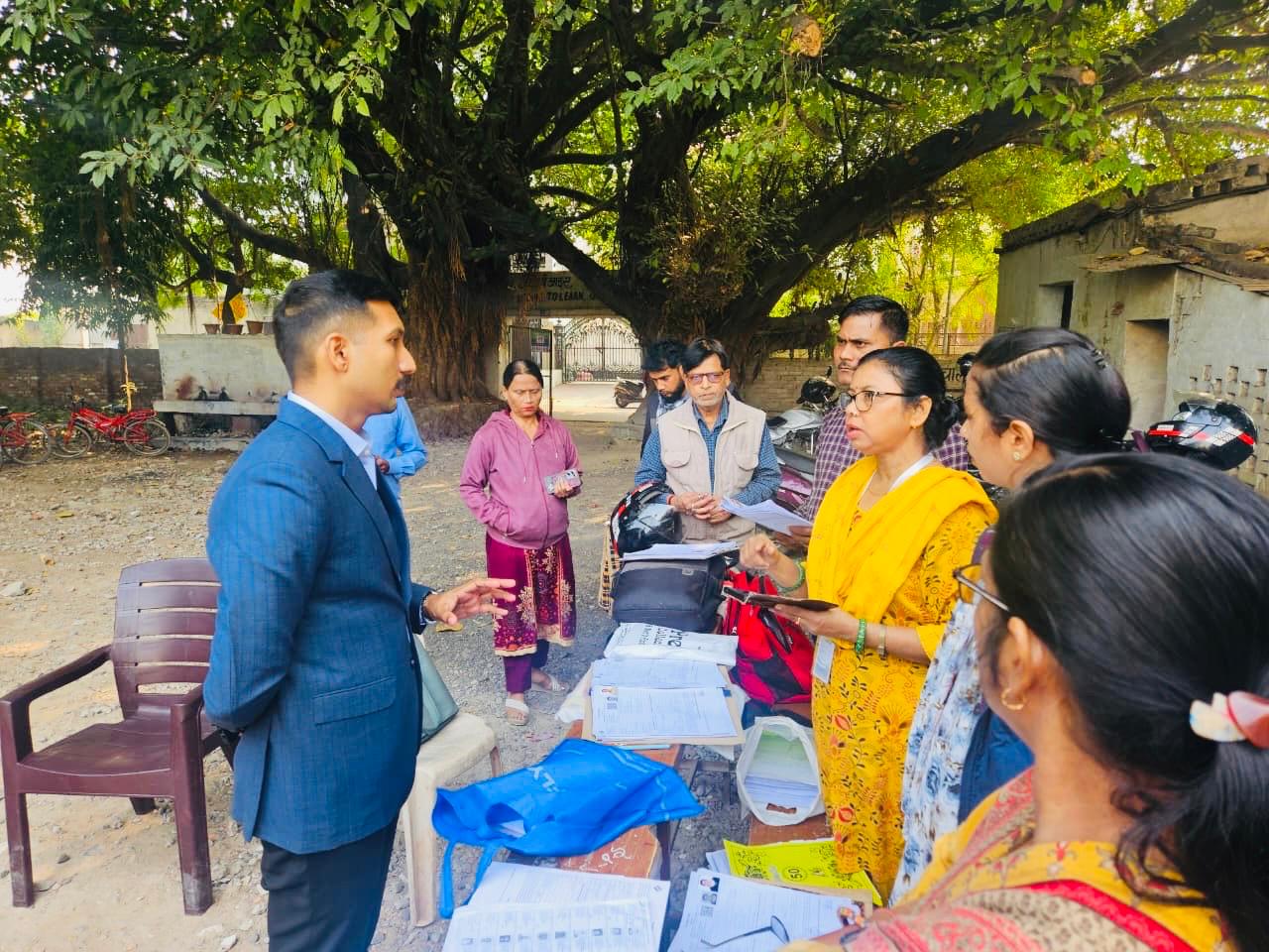 Instructions increase speed SIR Lucknow DM Booth Inspection Voter ...