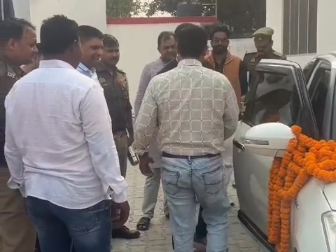 SHO removed from police station, farewelled with great fanfare