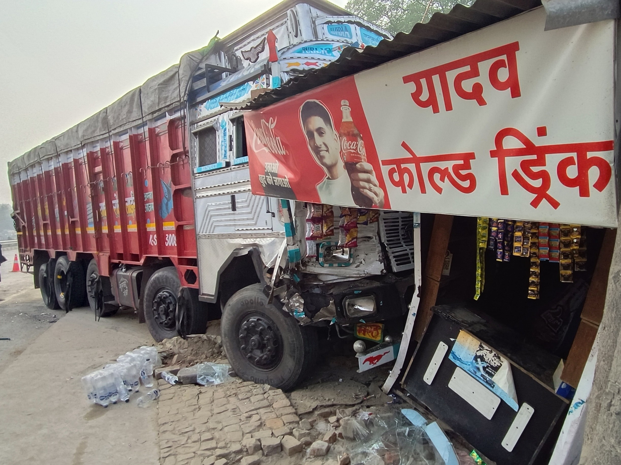 In Sultanpur, a truck went out of control and rammed into a shop ...