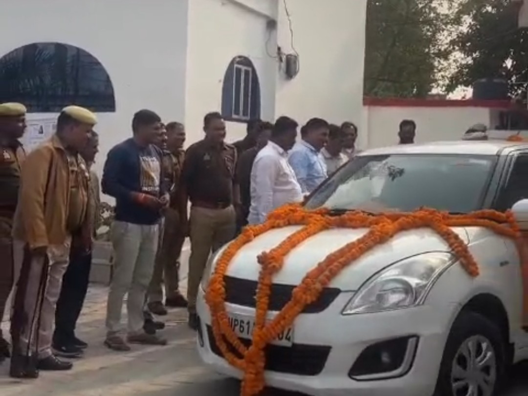 SHO removed from police station, farewelled with great fanfare