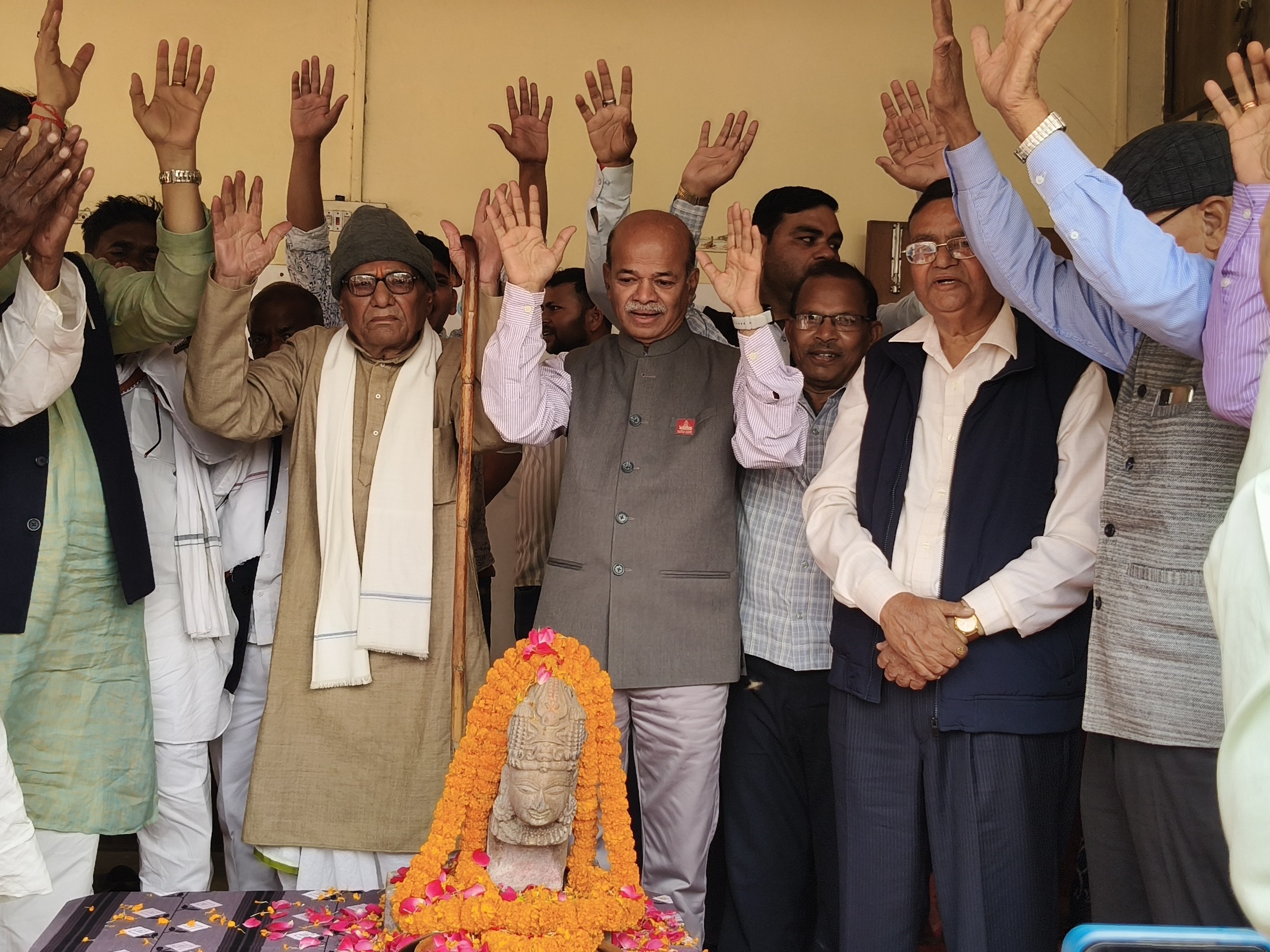 Many years old Shivling found in Chaubepur