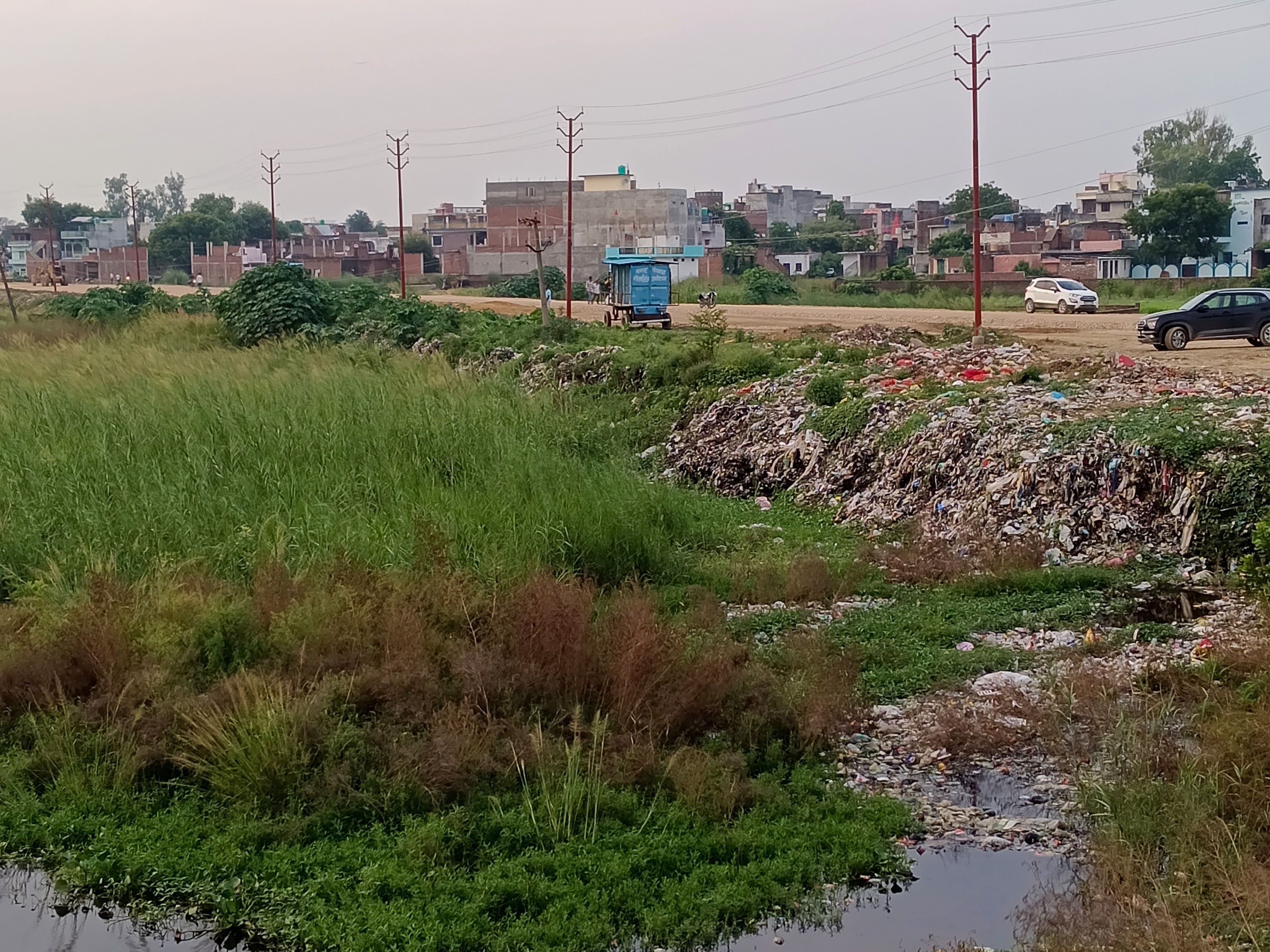 Garbage heap on Gosaiganj bypass