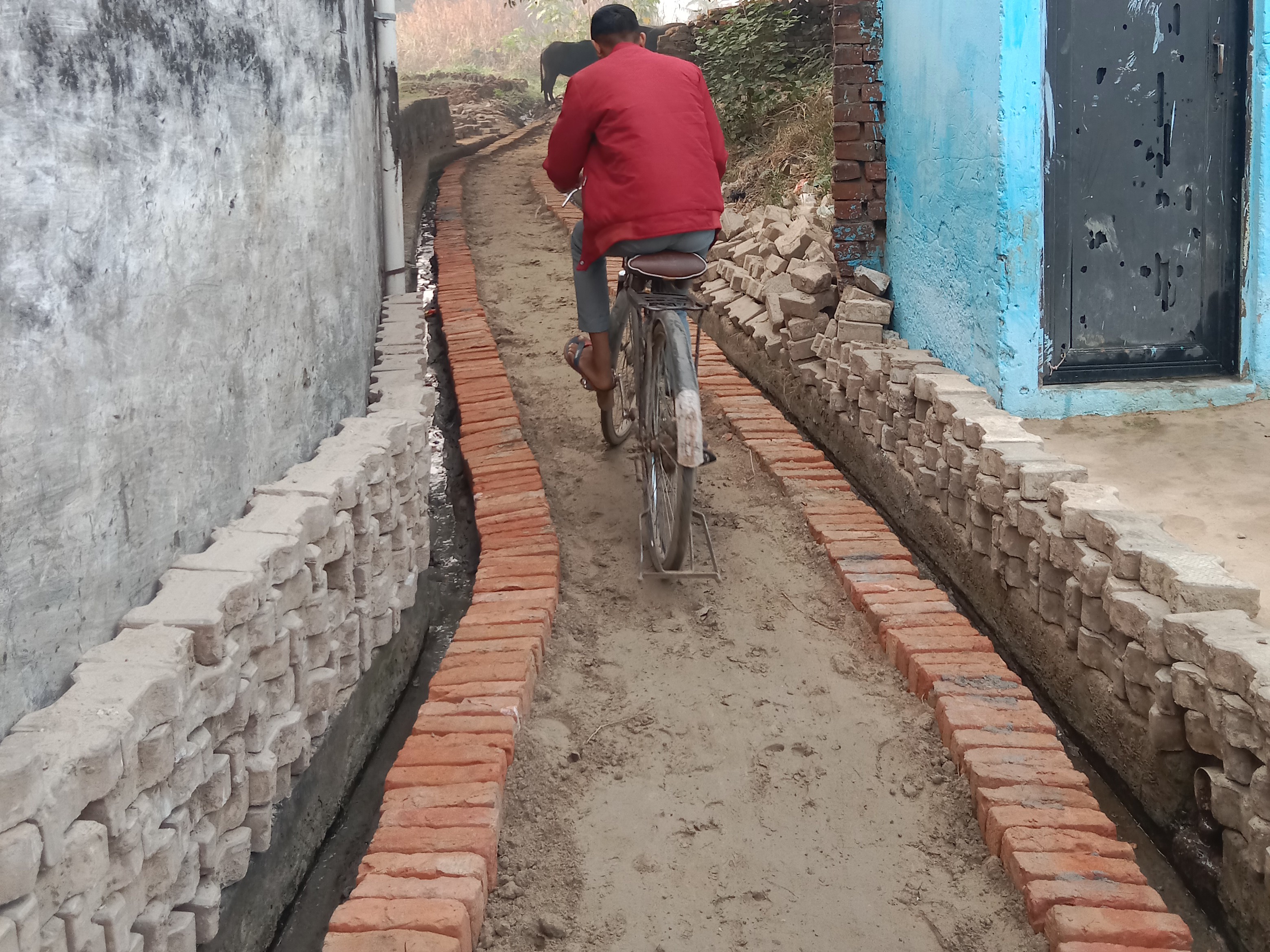 Road construction work continues in Salempur Pironda Kasganj Dainik ...