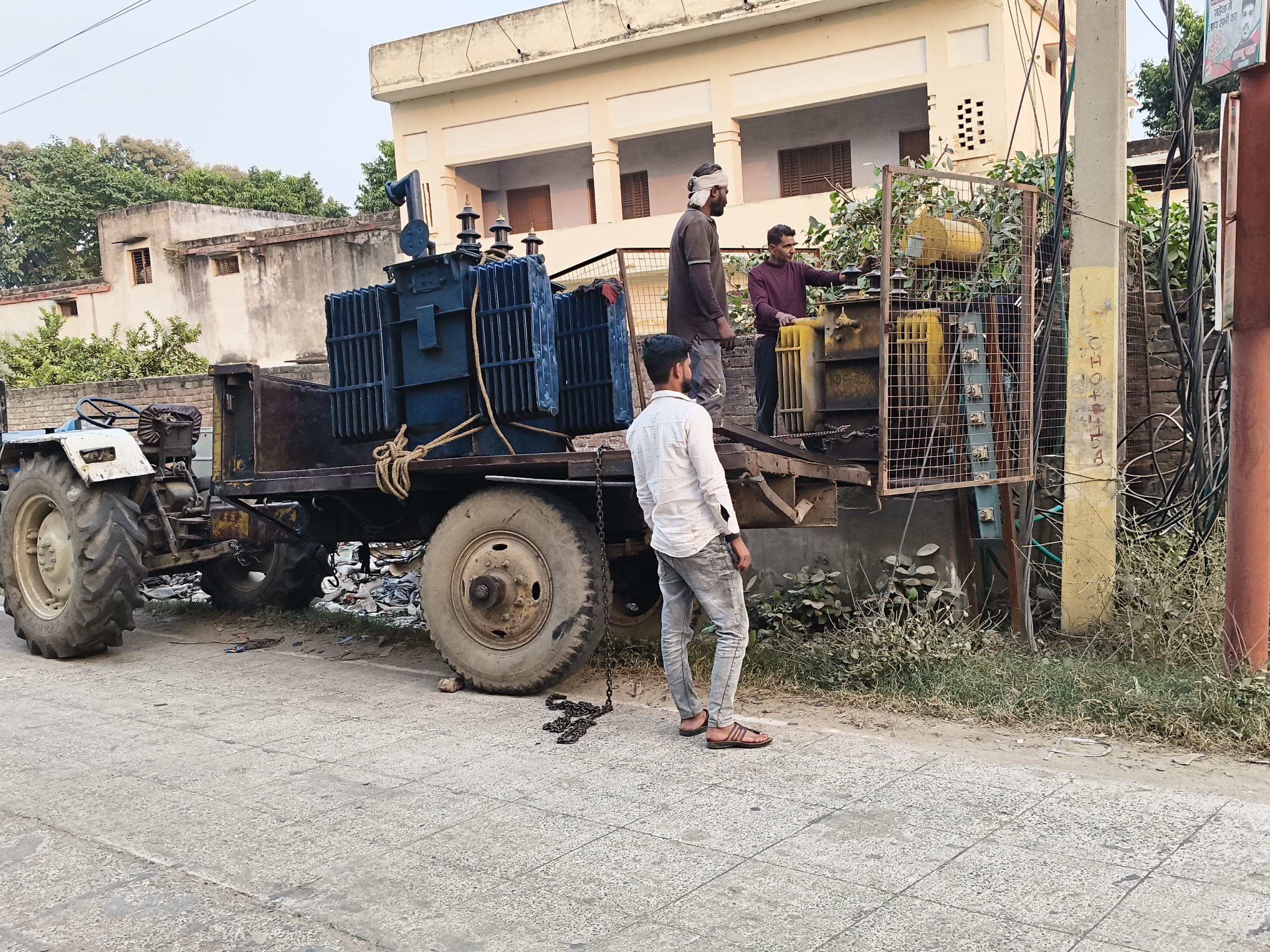 Transformer replaced in Mahewa after 36 hours | महेवा में 36 घंटे बाद ...