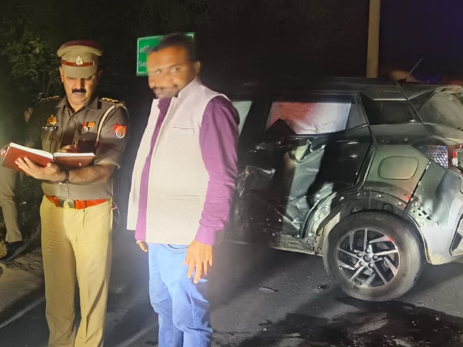 One person killed in car-bike collision on GT Road in Mainpuri | मैनपुरी में जीटी रोड पर कार ...
