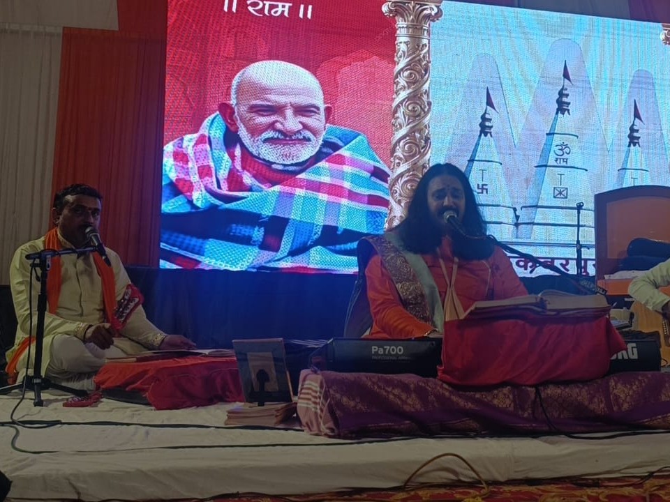 Sunderkand was organised at Baba Neem Karoli Pandal. | बाबा नीम करोली ...