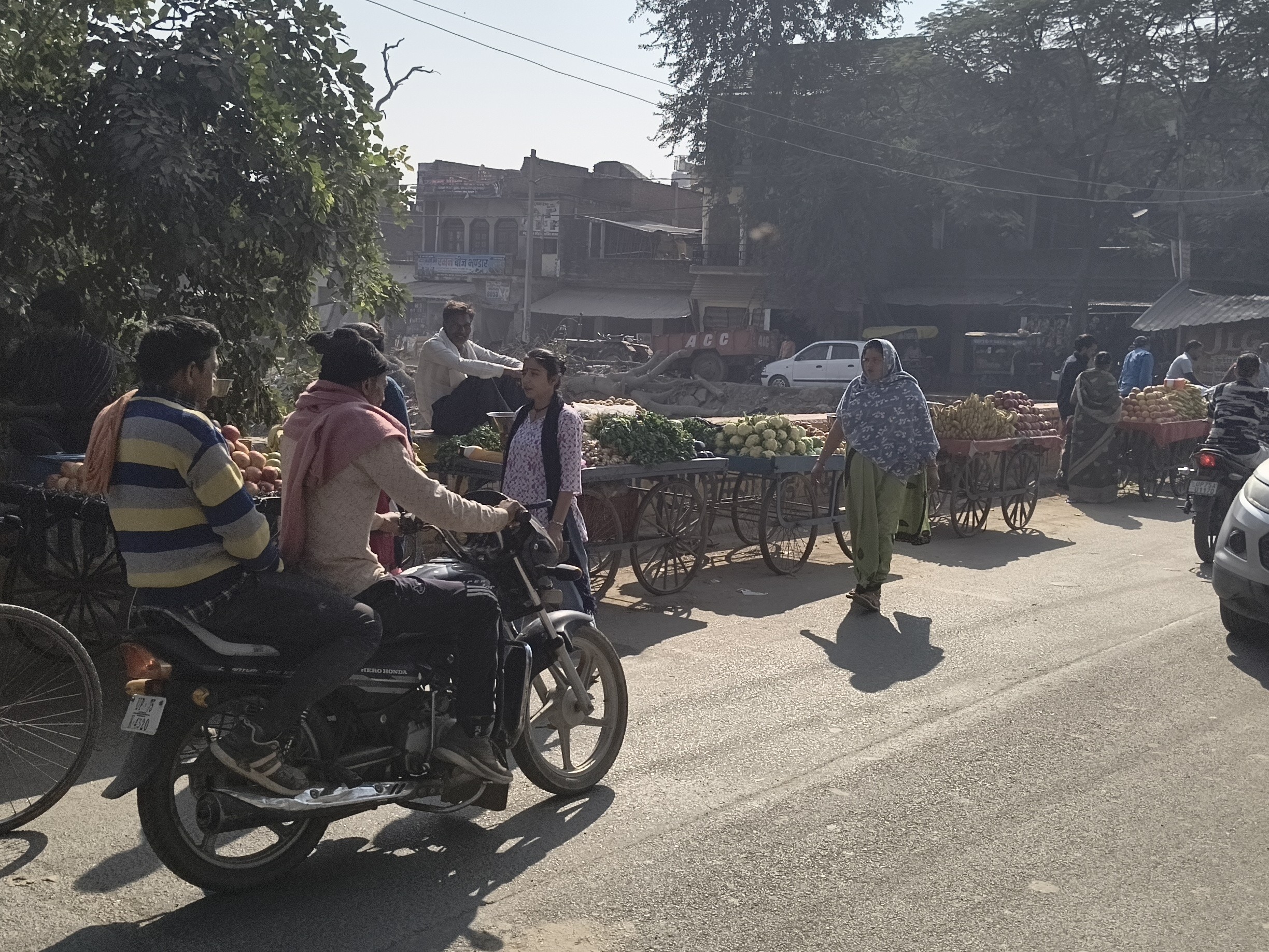 Encroachment on Lakhna Canal Bridge causes traffic jam