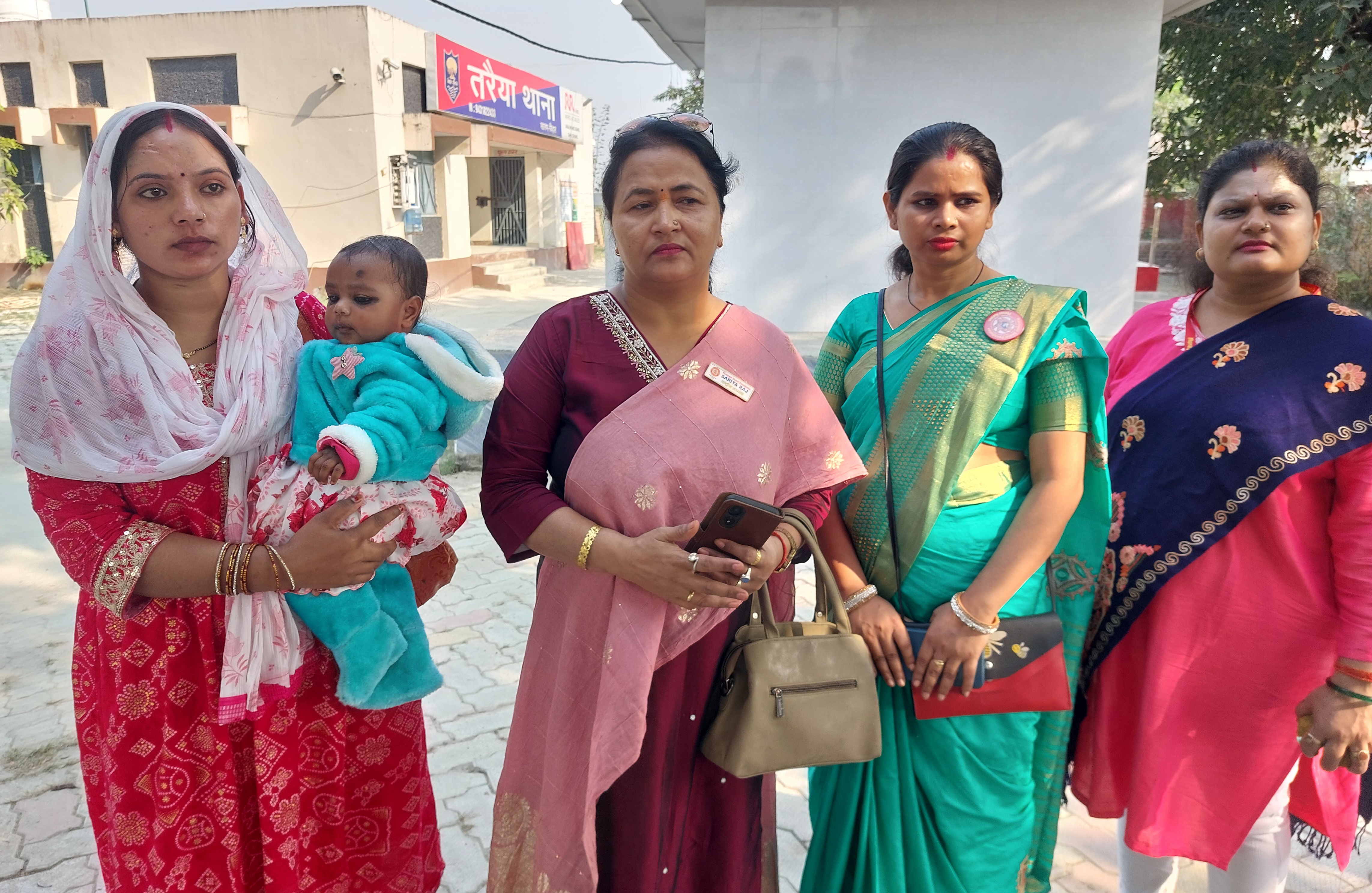 Blackmailed his wife after marriage | विवाह के बाद पत्नी को किया ...