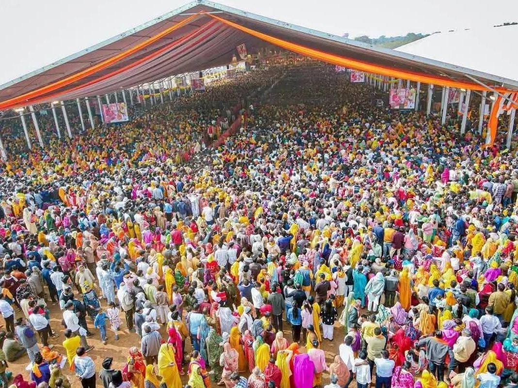 Dhirendra Shastri said in Shivpur – there is tension among the leaders too. | शिवपुरी में ...